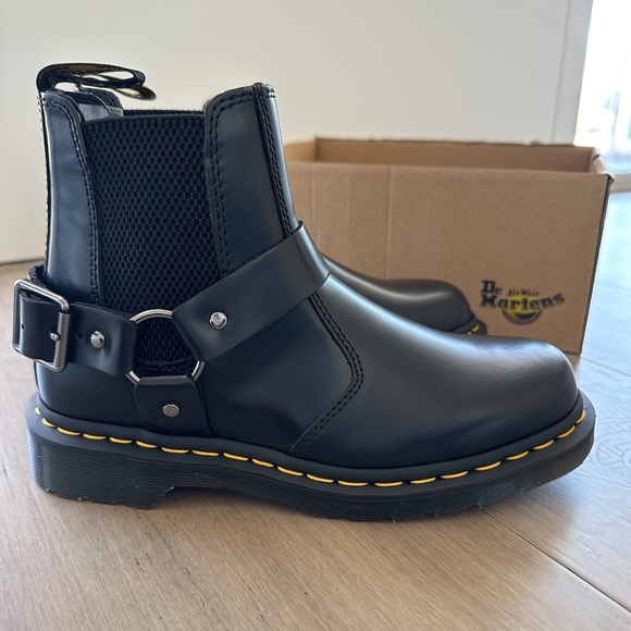 Dr. Martens | Shoes | Dr Martens Womens Wincox Chelsea Boots | Poshmark
